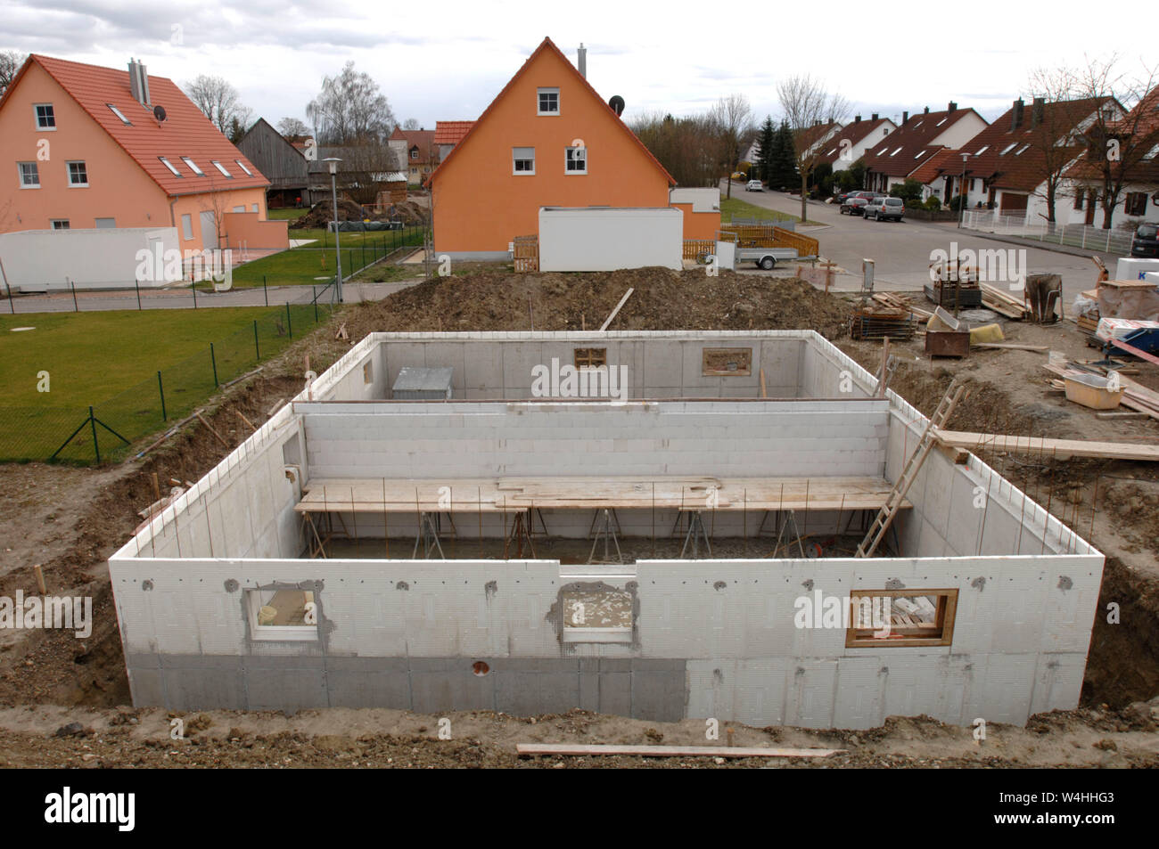 House ownership building construction hi-res stock photography and ...