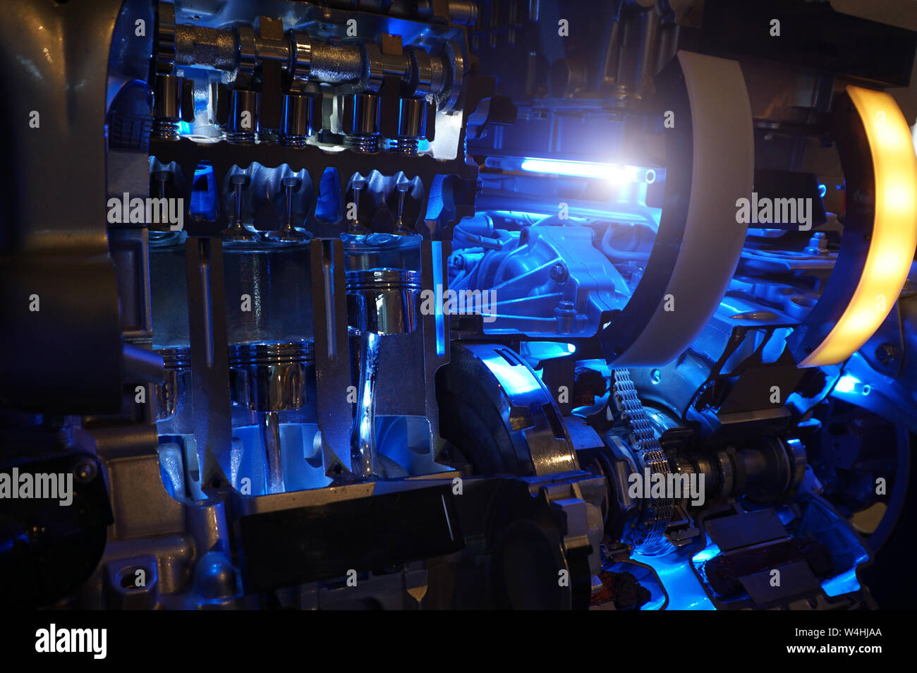 Hybrid engine and hybrid vehicle uses two or more distinct types of ...