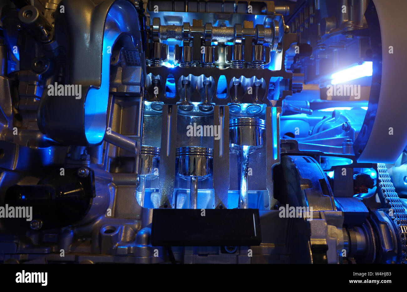 Hybrid engine and hybrid vehicle uses two or more distinct types of ...