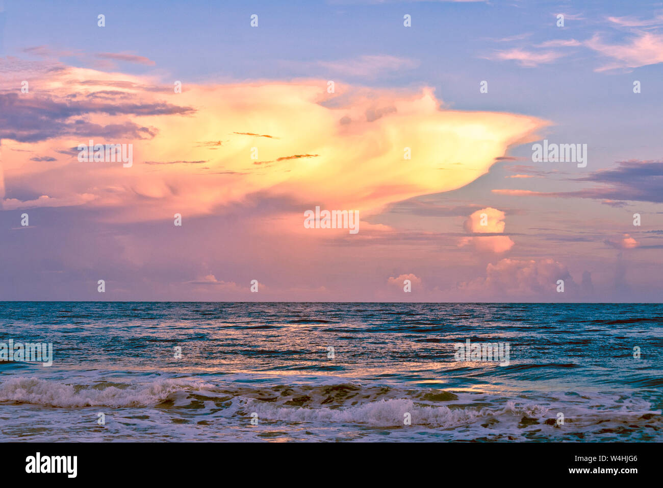 Beautiful Ocean Sunset scenic Landscape Stock Photo - Alamy