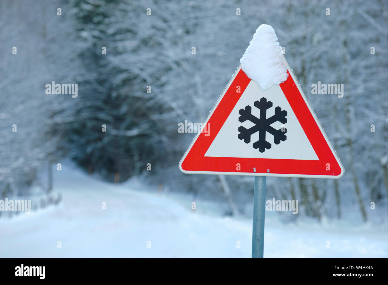 Ice on road warning sign hi-res stock photography and images - Alamy