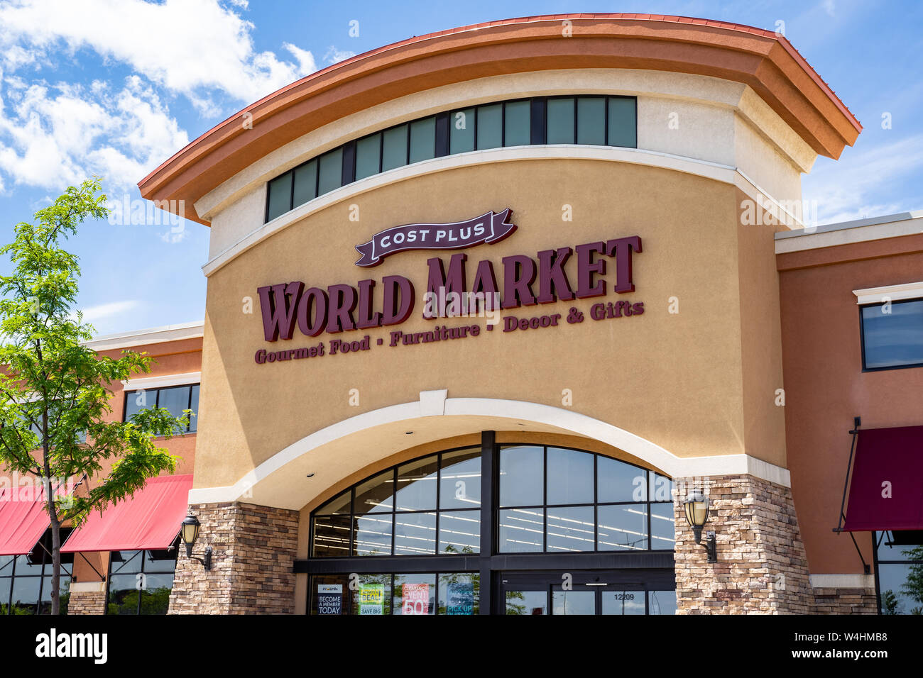 Cost plus hi-res stock photography and images - Alamy