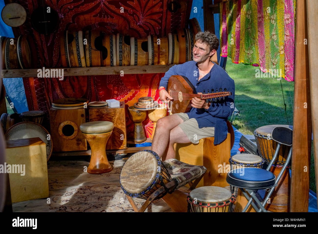 Playing bongos hi-res stock photography and images - Alamy