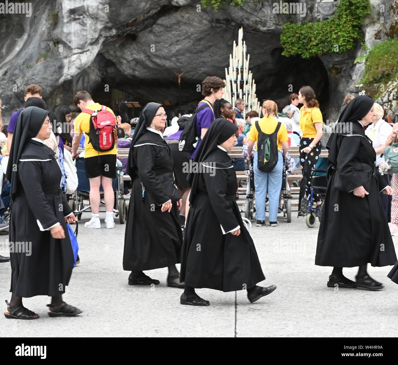 Nuns leave the grotto after Mass in Lourdes, France Stock Photo - Alamy