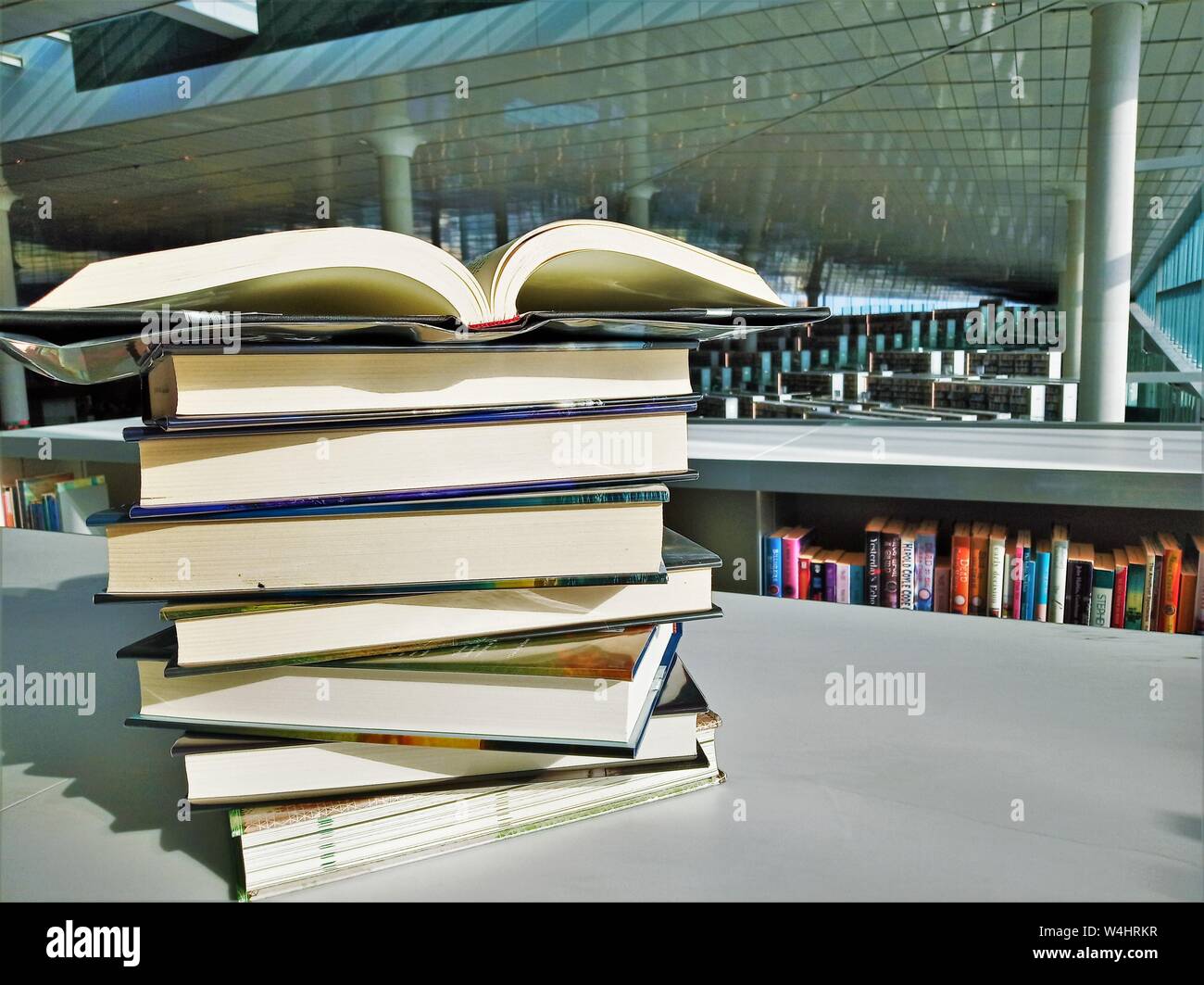 Modern education system qatar hi-res stock photography and images - Alamy