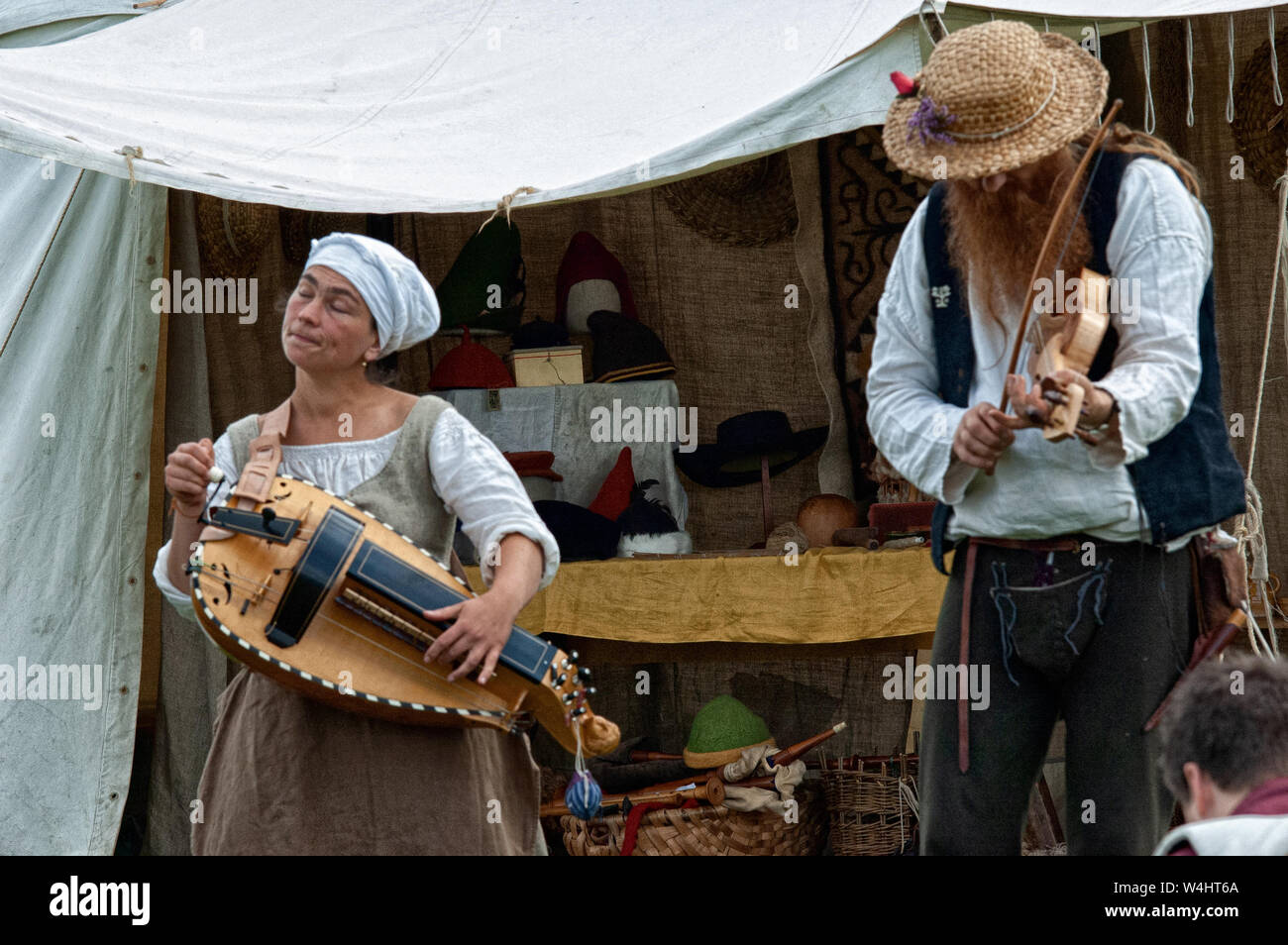 Medieval fiddle hi-res stock photography and images - Alamy