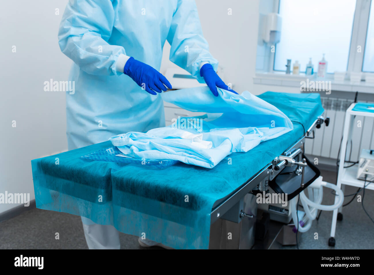 Sterile cloth hi-res stock photography and images - Alamy