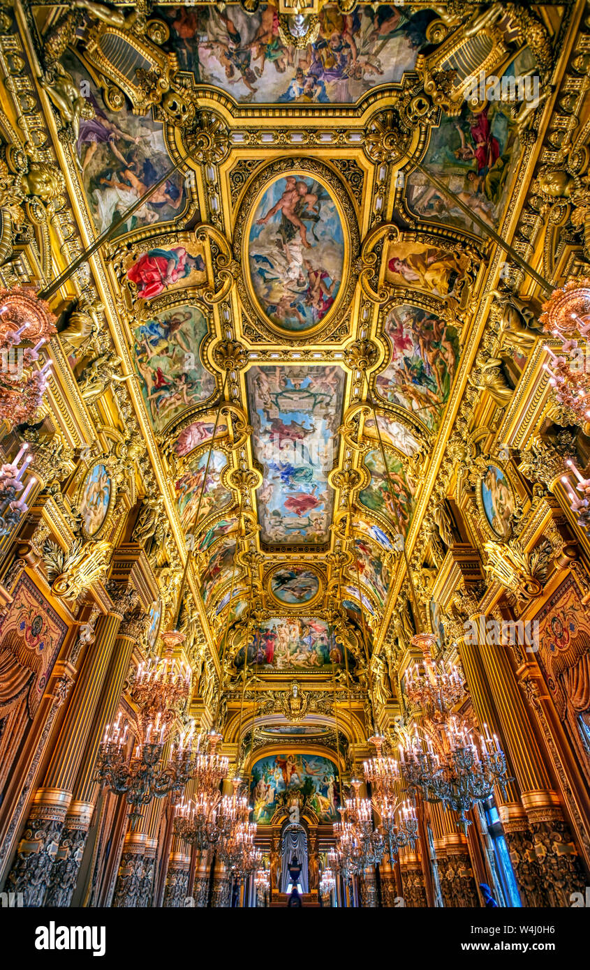 Grand foyer hi-res stock photography and images - Alamy