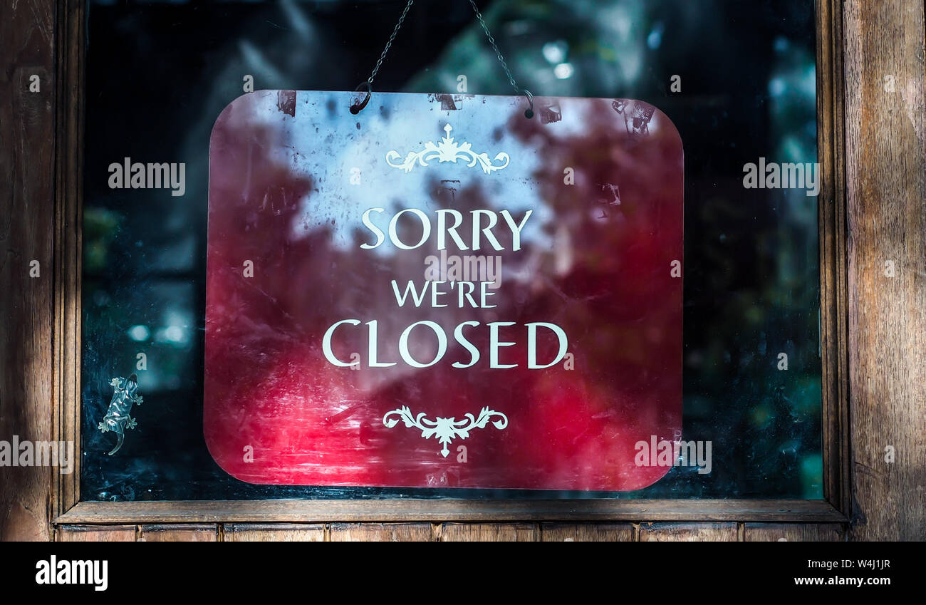Closed sign in shop window. Vintage wooden door background Stock Photo ...