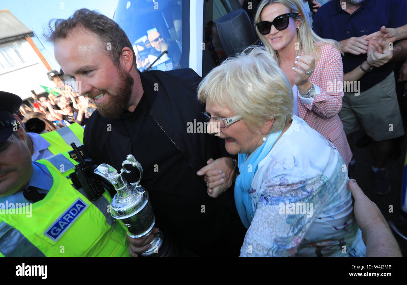 Shane Lowry with his grandmother Emily Scanlon and the Claret Jug ...