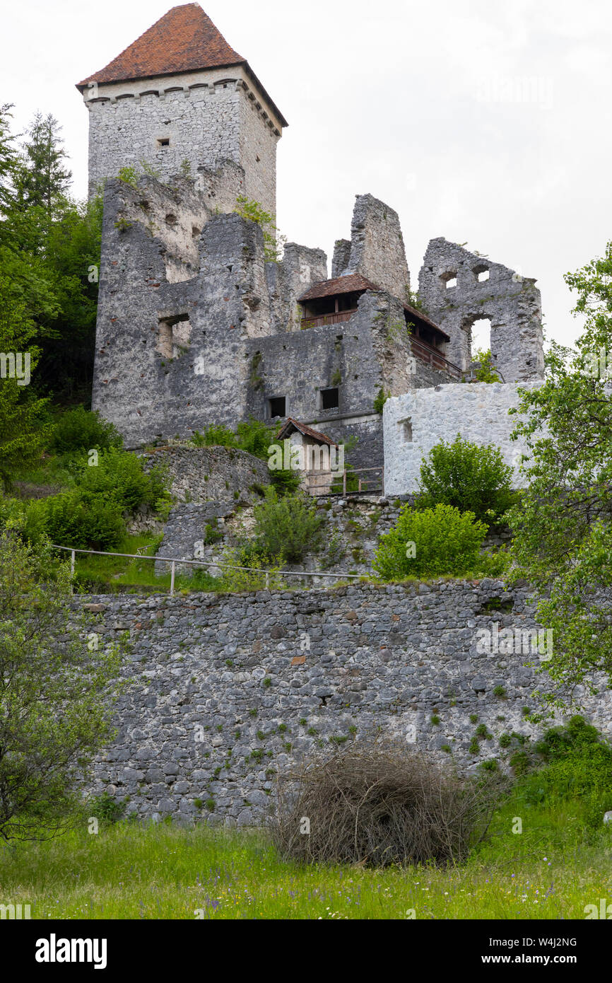 Slovenia grad kamen kamen castle hi-res stock photography and images ...