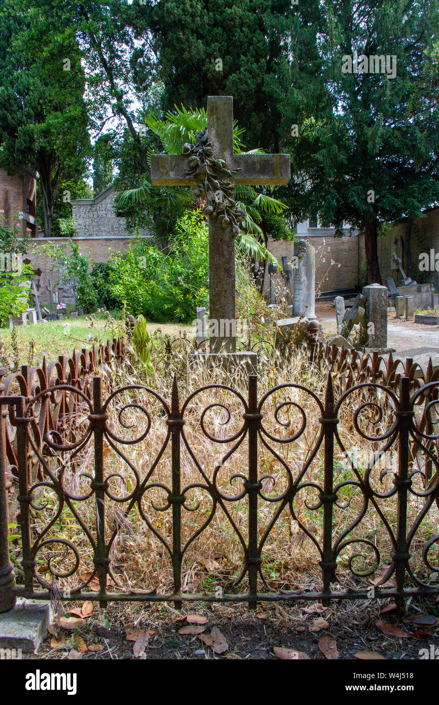Enclosed garden gate hi-res stock photography and images - Alamy