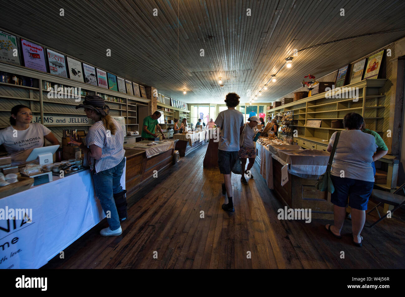 June lake general store hi-res stock photography and images - Alamy