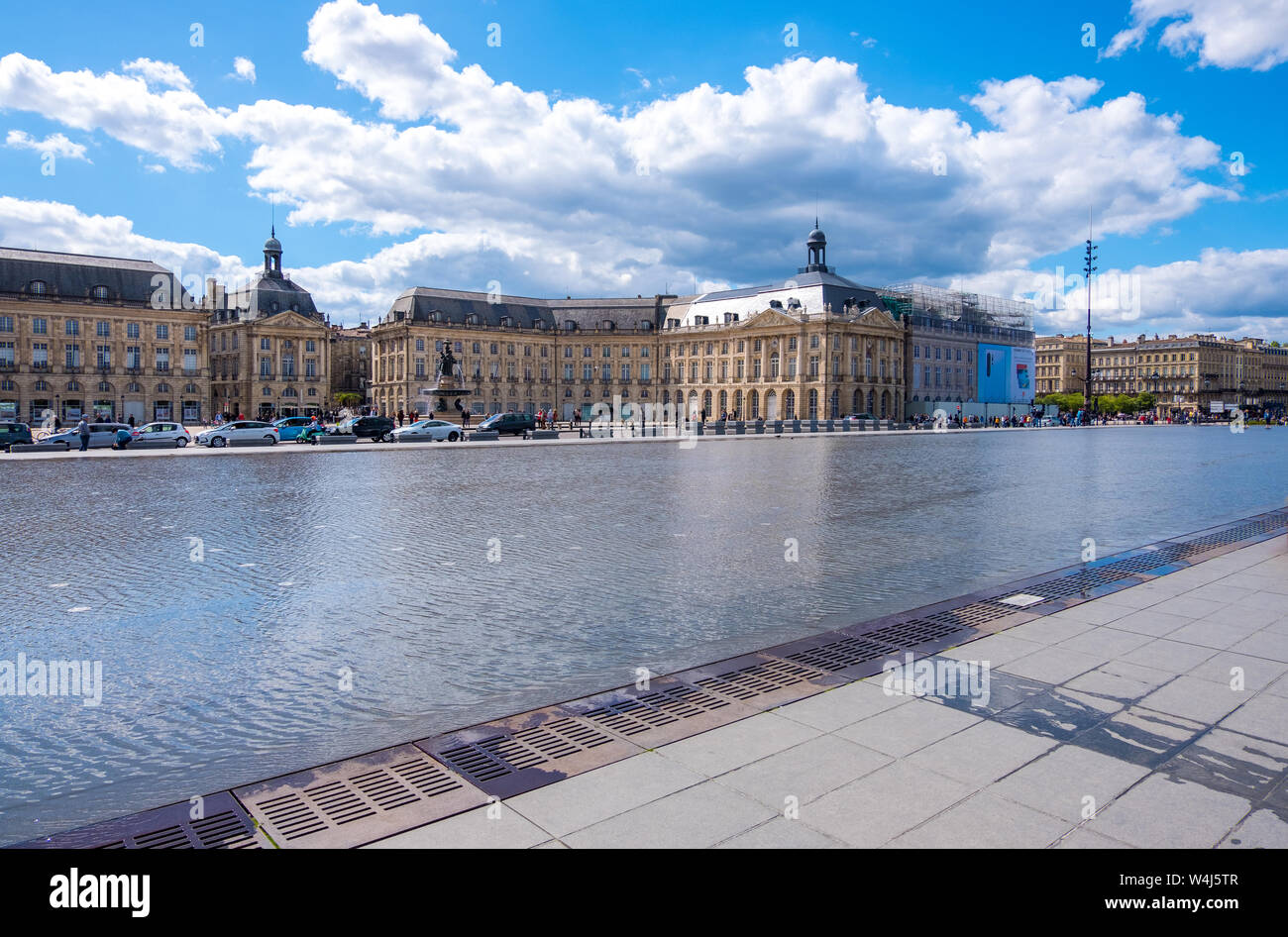 Bordeaux pool reflecting people hi-res stock photography and images - Alamy