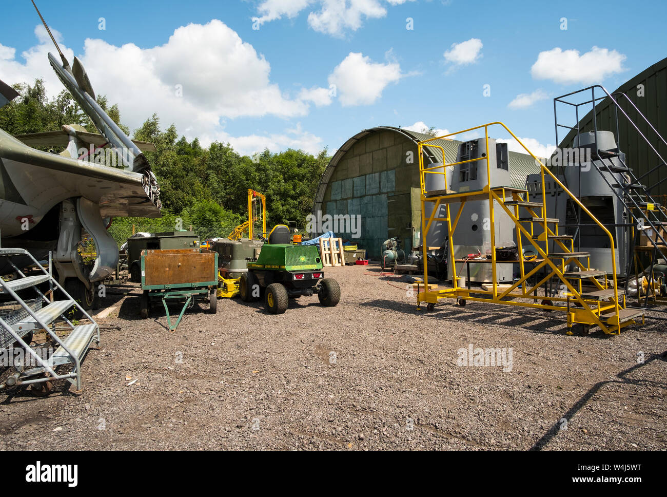 Fighter jet maintenance hi-res stock photography and images - Alamy