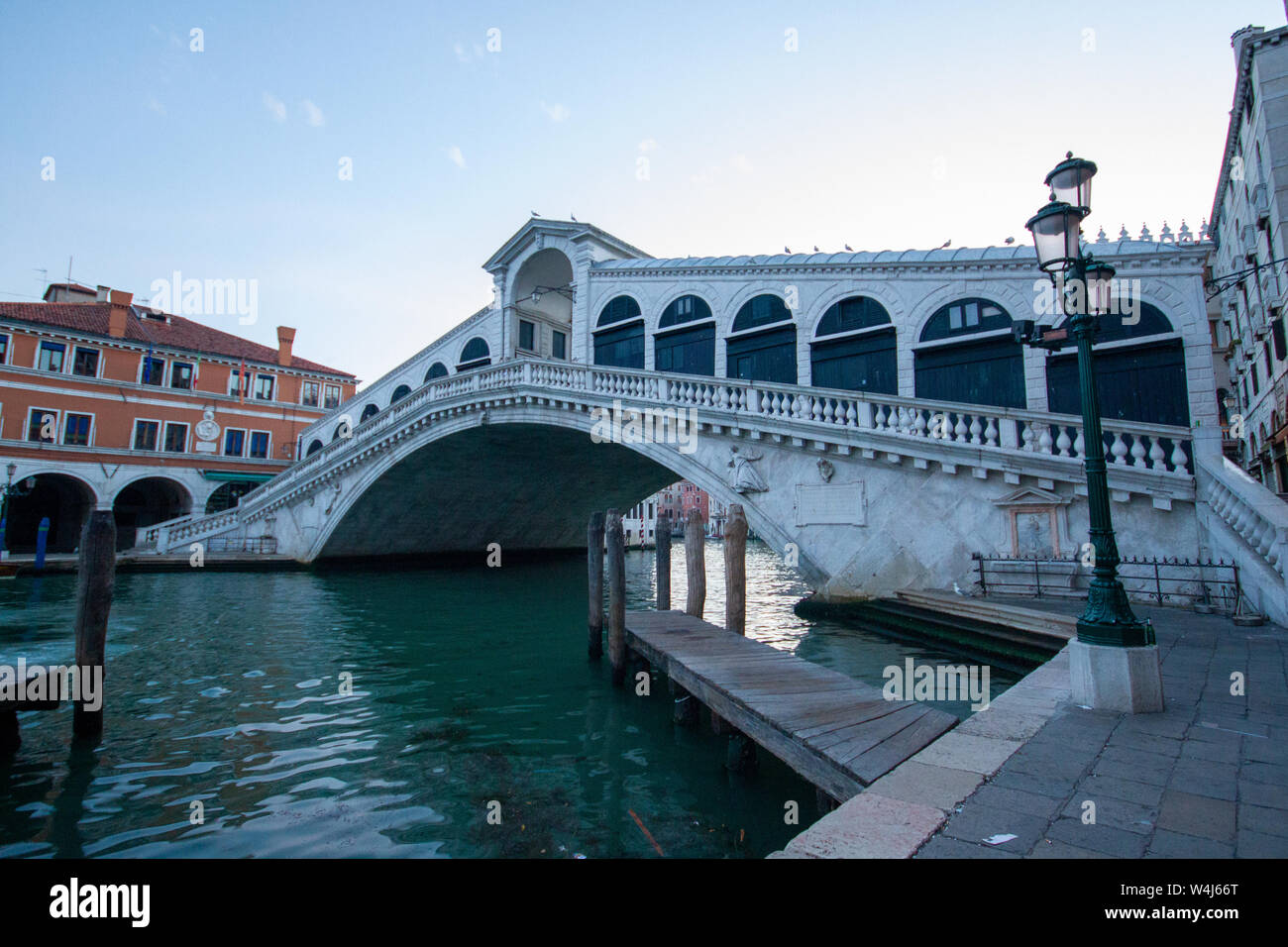 Rialto bridge at sunrise hi-res stock photography and images - Alamy