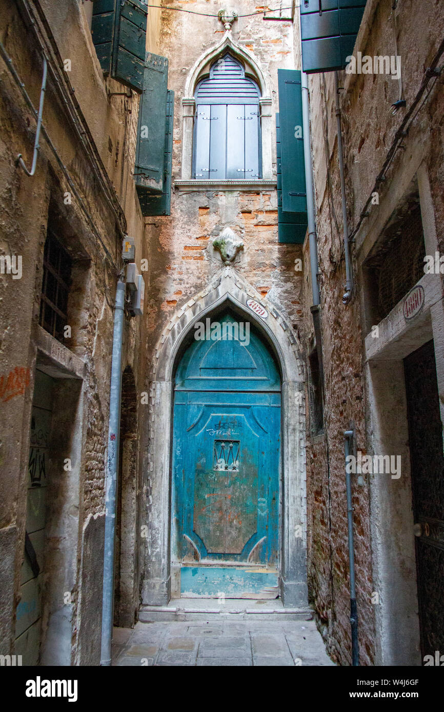 Blue door venice hi-res stock photography and images - Alamy