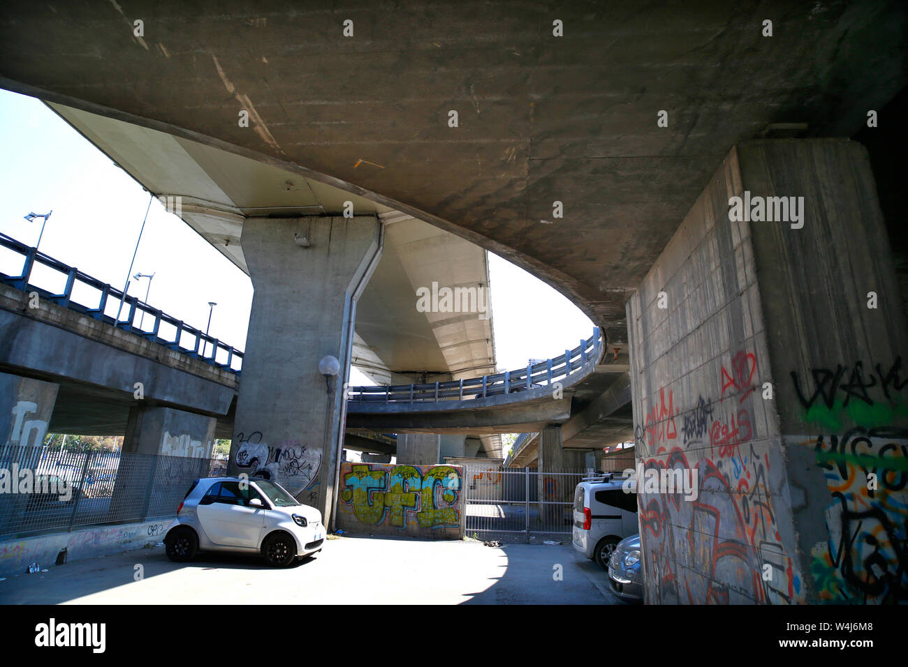 Flyovers hi-res stock photography and images - Alamy