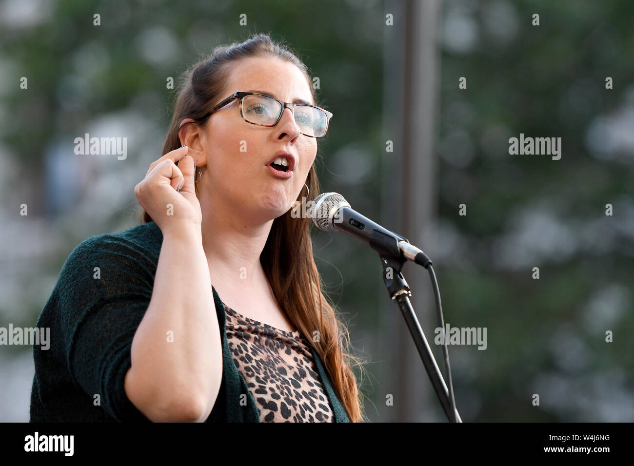 Laura pidcock hi-res stock photography and images - Alamy