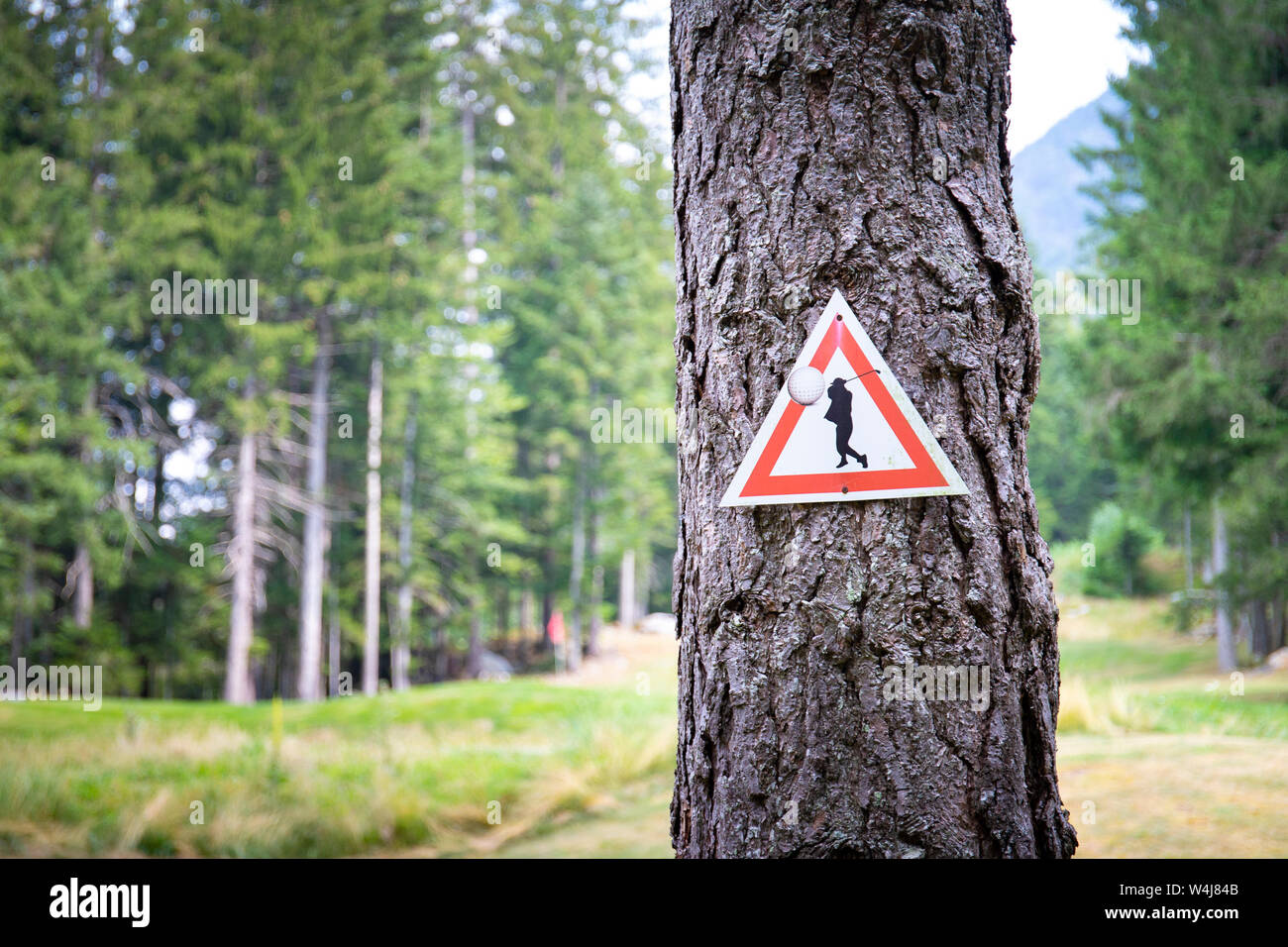 Golf course warning sign hi-res stock photography and images - Alamy