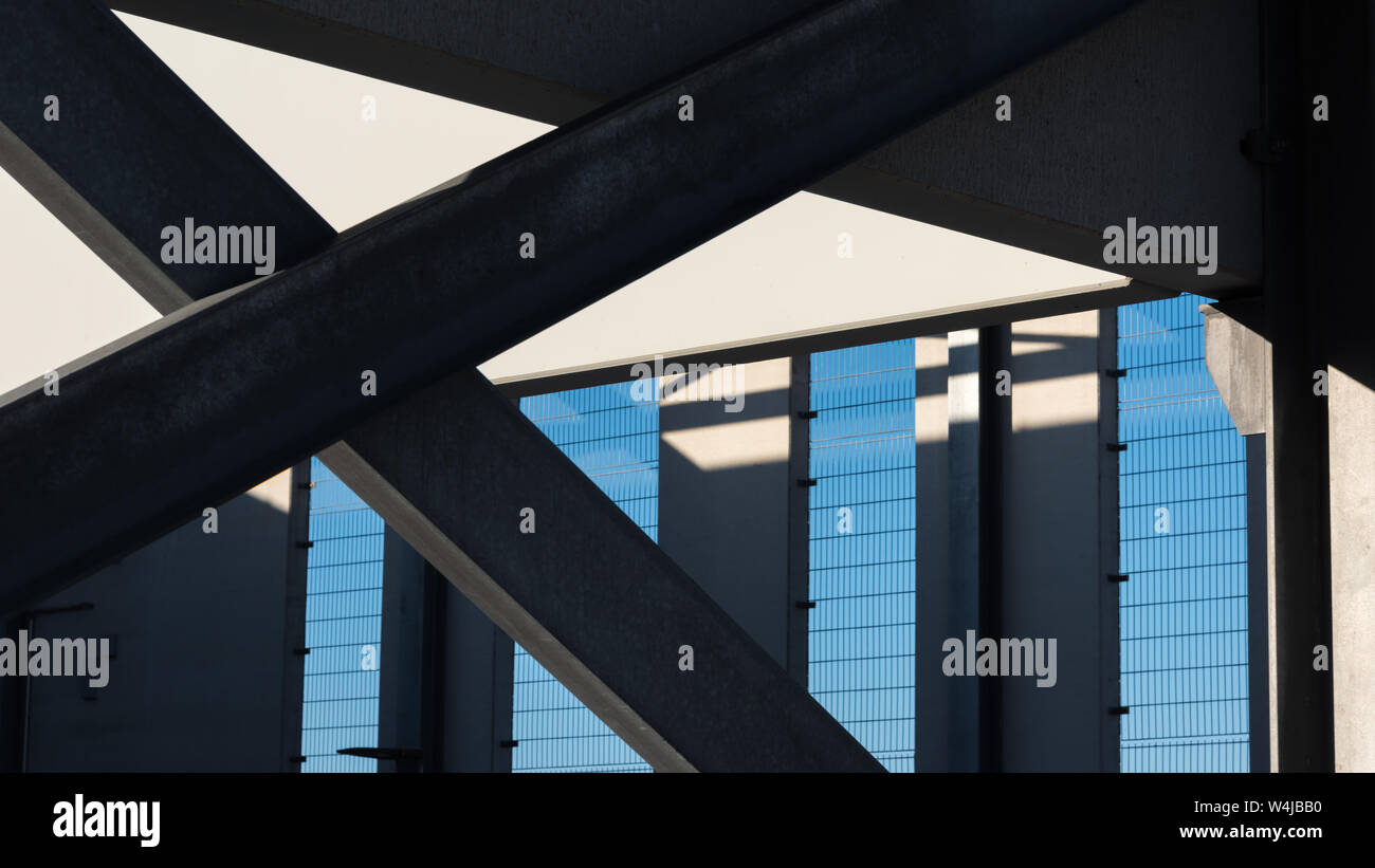 Concrete struts hi-res stock photography and images - Alamy