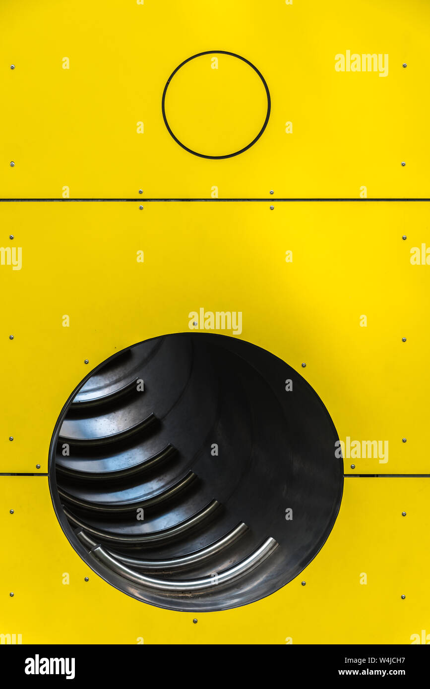 Hide behind wall hi-res stock photography and images - Alamy