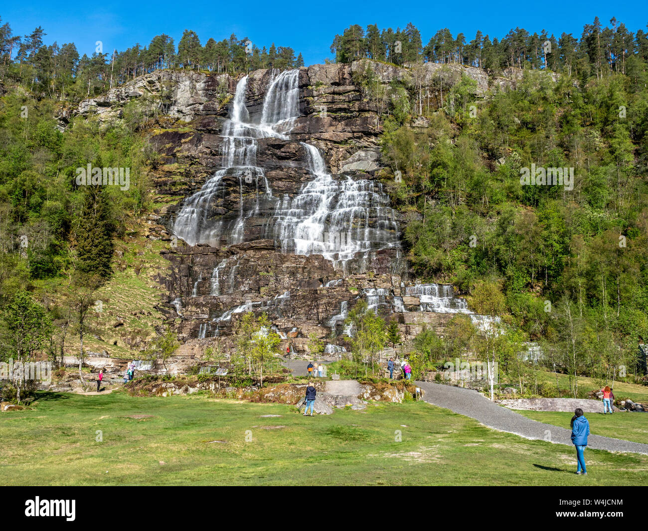 Waterfall Tvinnefoss (Tvindefoss) in the Hardanger region, Norway Stock ...