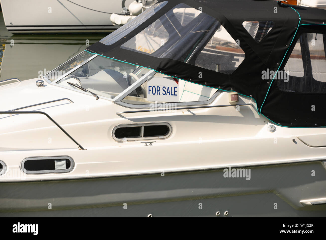 A For Sale sign on a boat in a marina Stock Photo - Alamy