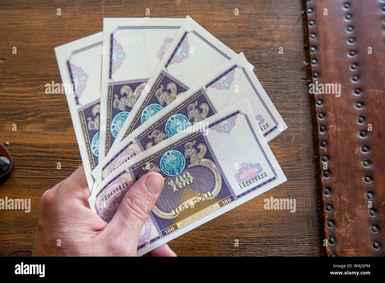 Hand Holding Uzbekistani money, known as So'm Stock Photo - Alamy