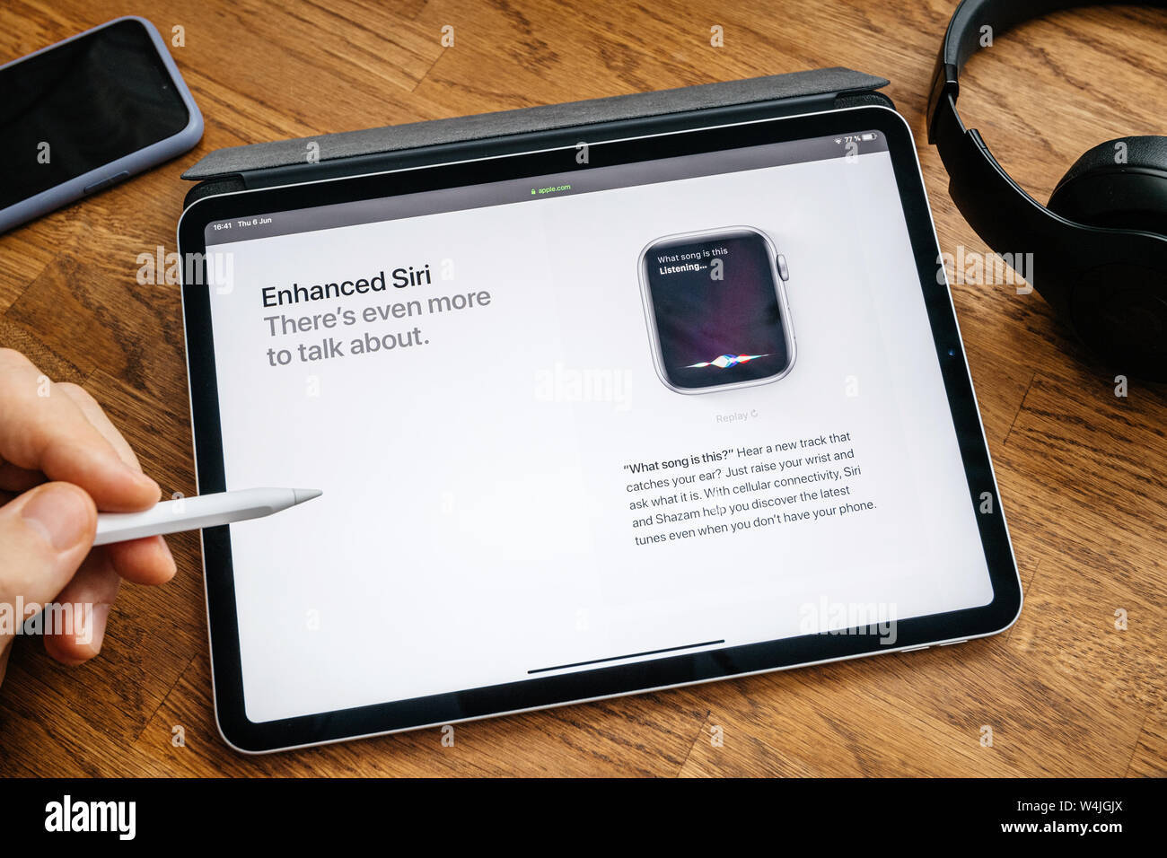 Enhanced siri hi-res stock photography and images - Alamy