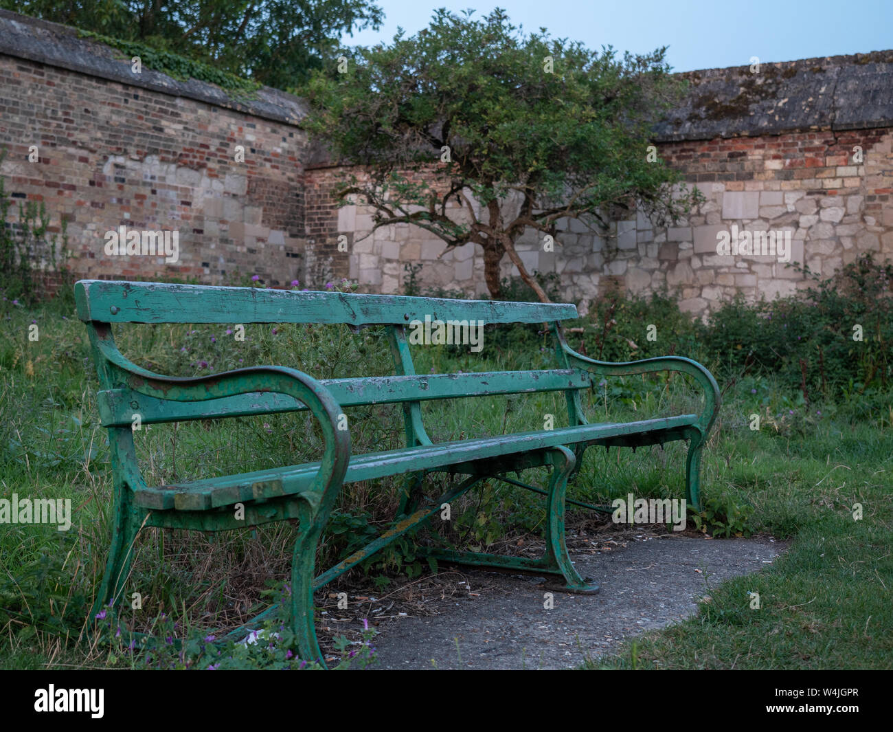 Park bench, Coe Fen, Cambridge Stock Photo - Alamy
