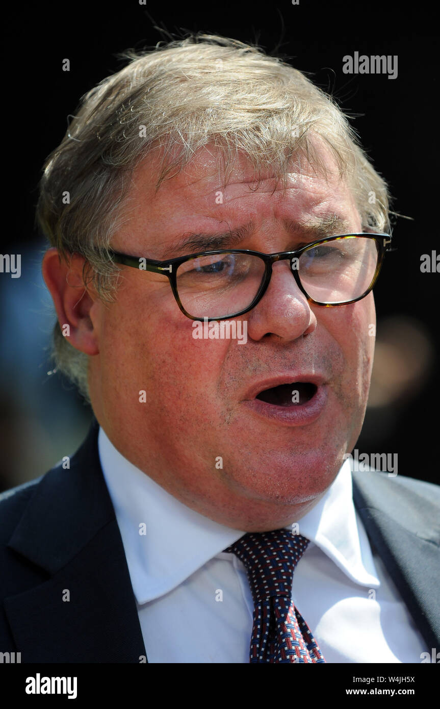 Mp for wickford and rayleigh hi-res stock photography and images - Alamy