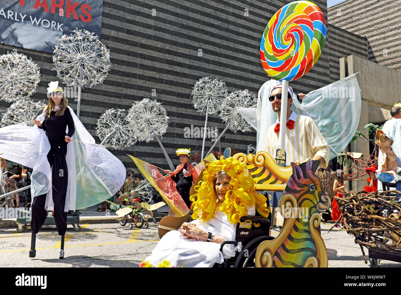 University circle parade the circle hi-res stock photography and images ...