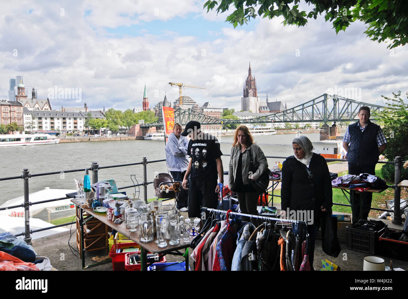 Flea market flea hi-res stock photography and images - Alamy