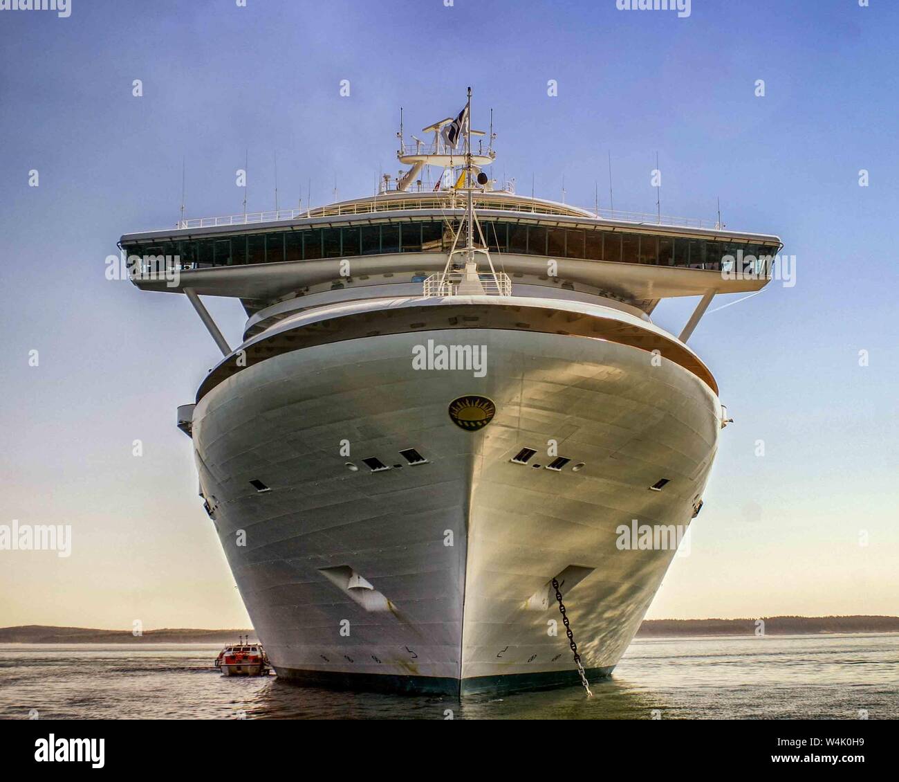 Luxury cruise ship golden princess hi-res stock photography and images ...