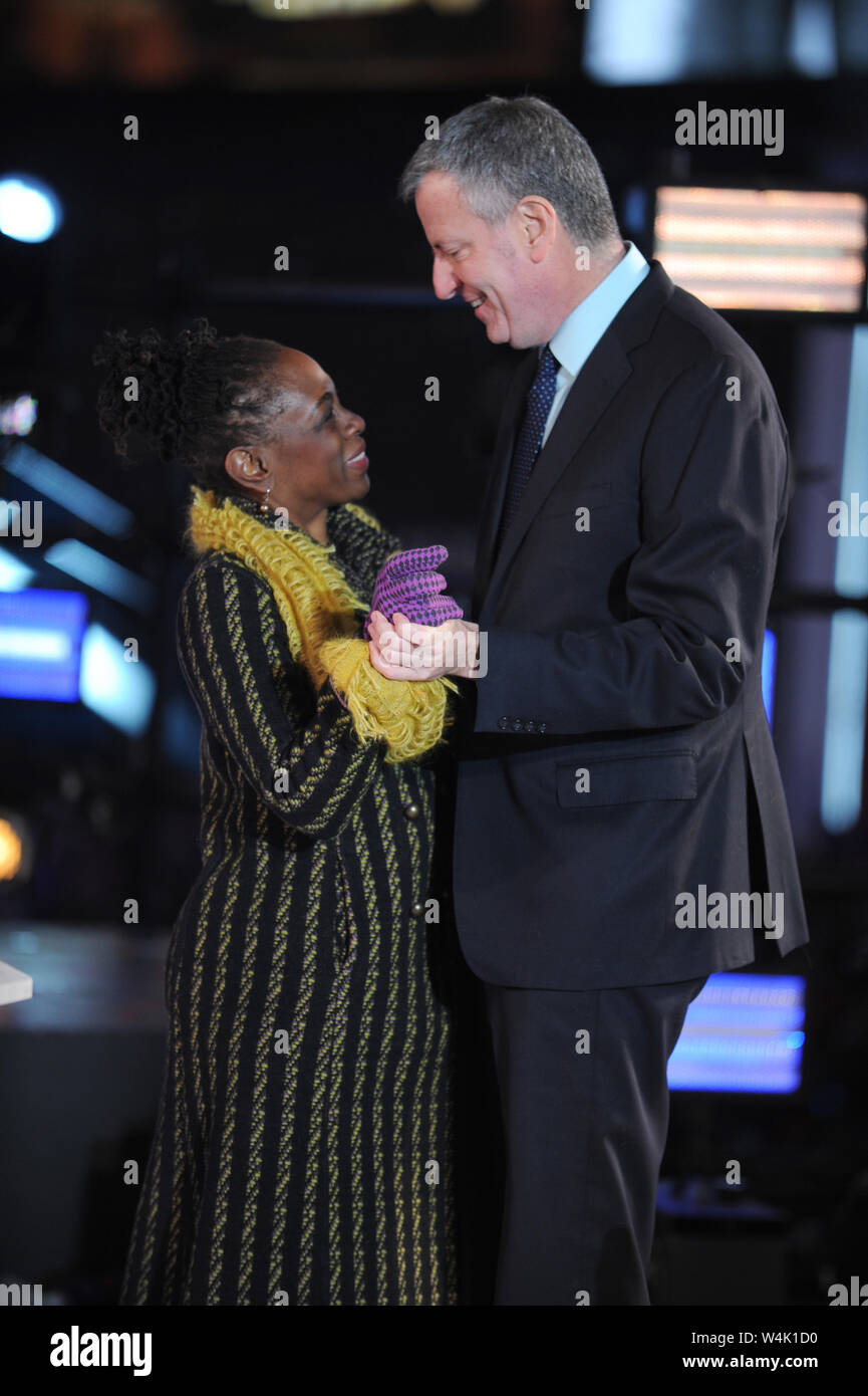 NEW YORK, NY - DECEMBER 31: New York City Mayor Bill de Blasio ...