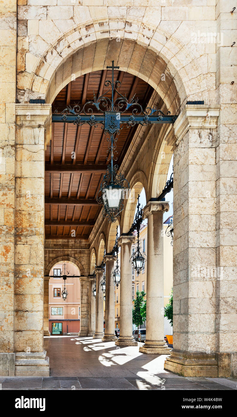 Shallow arch hi-res stock photography and images - Alamy