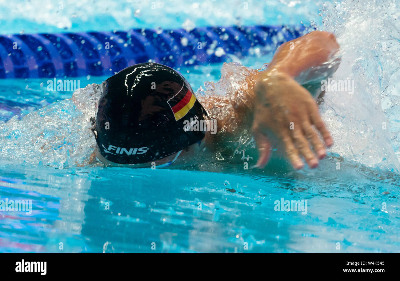 100 meters freestyle hi-res stock photography and images - Alamy