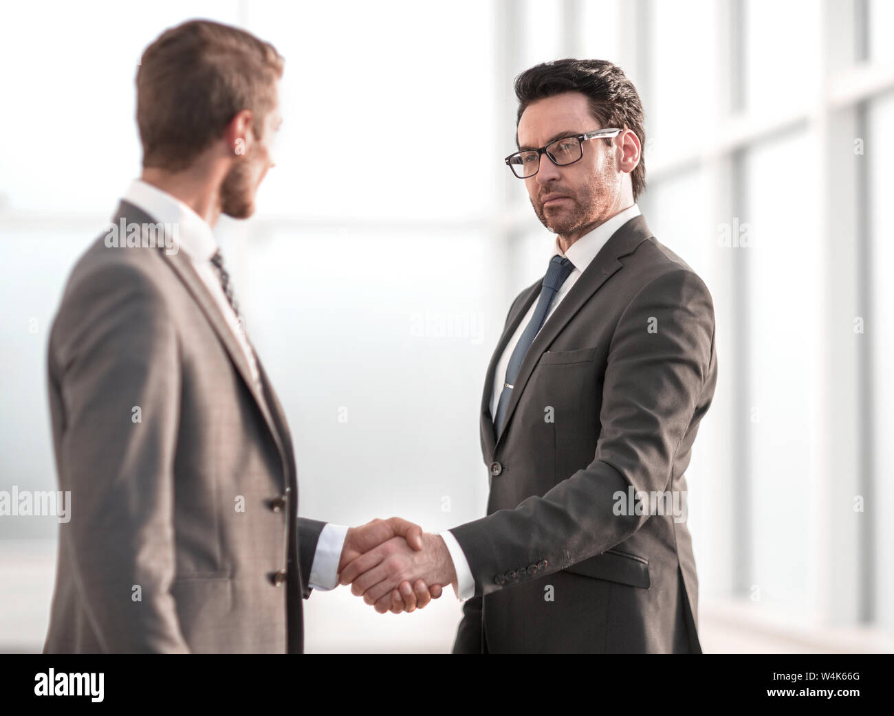 friendly handshake of business partners Stock Photo - Alamy