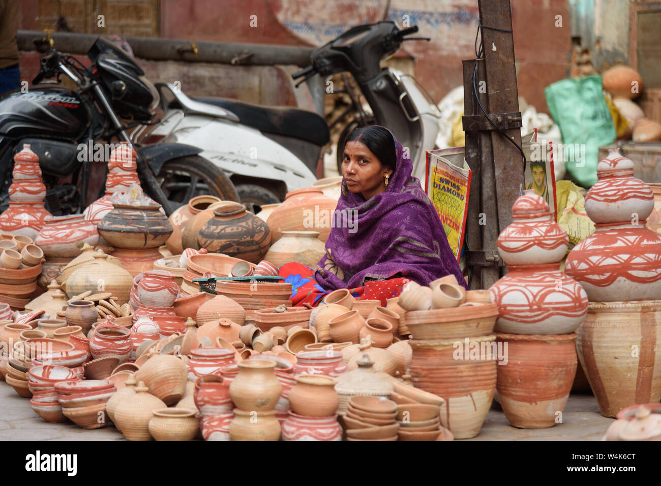 Clay sale woman pots hi-res stock photography and images - Alamy