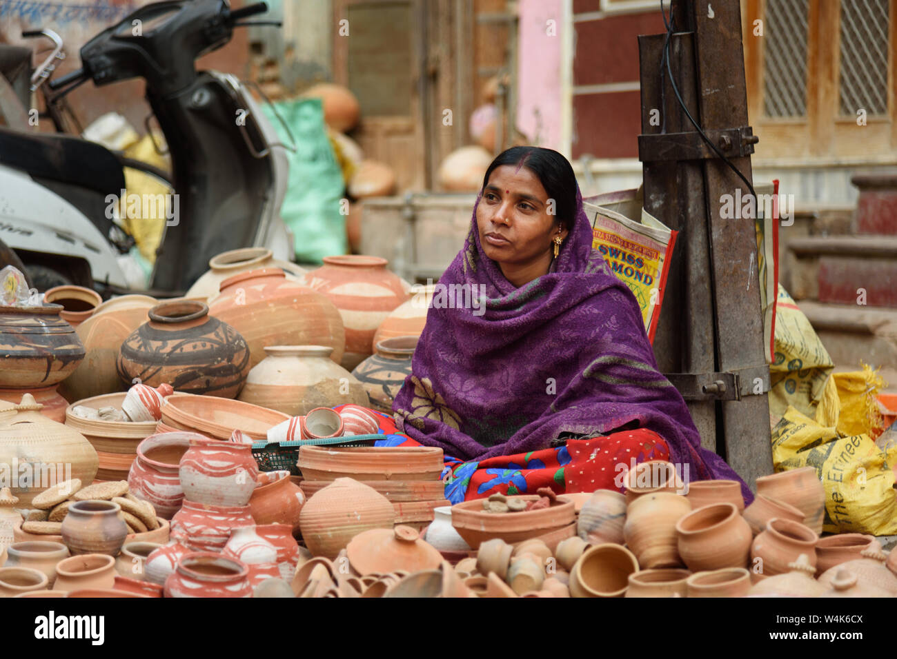 Clay sale woman pots hi-res stock photography and images - Alamy