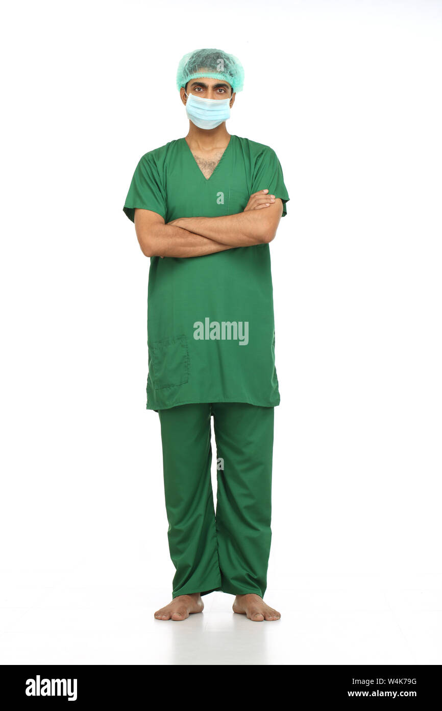 Male surgeon standing with his arms crossed Stock Photo - Alamy