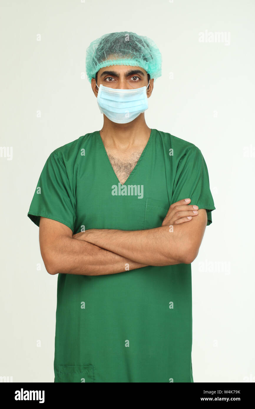 Male surgeon standing with his arms crossed Stock Photo - Alamy