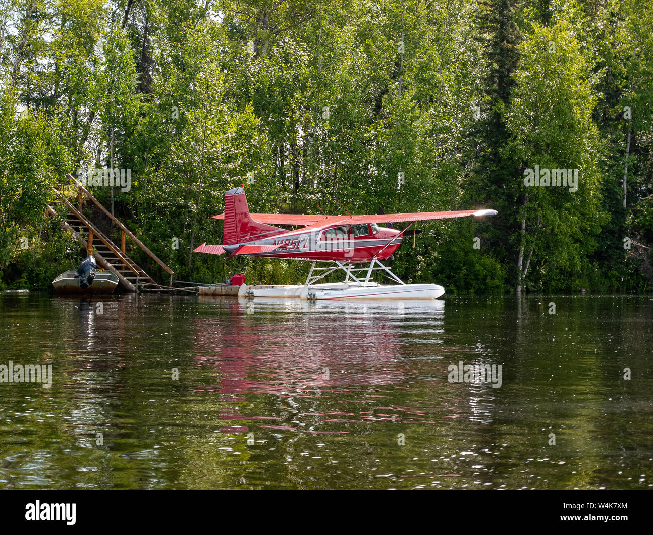 Float plane flying hi-res stock photography and images - Alamy