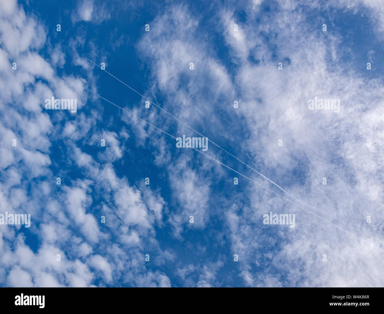 Fighter jets flying in sky hi-res stock photography and images - Alamy