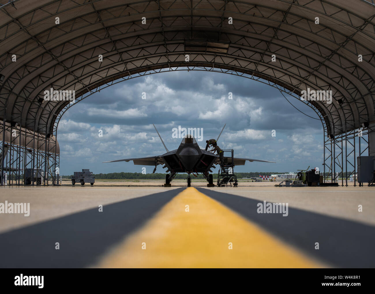 325th maintenance squadron hi-res stock photography and images - Alamy