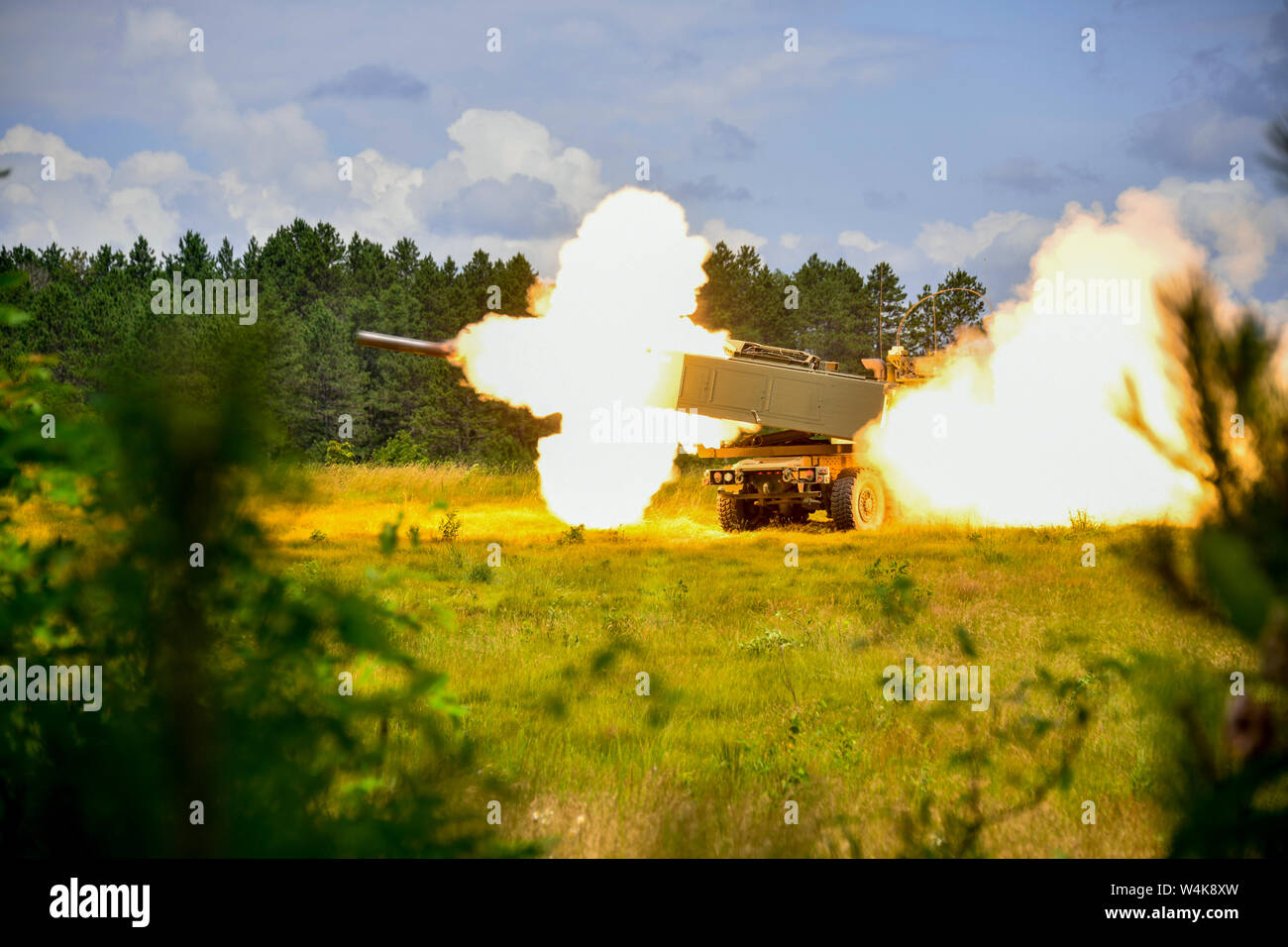 182 field artillery hi-res stock photography and images - Alamy