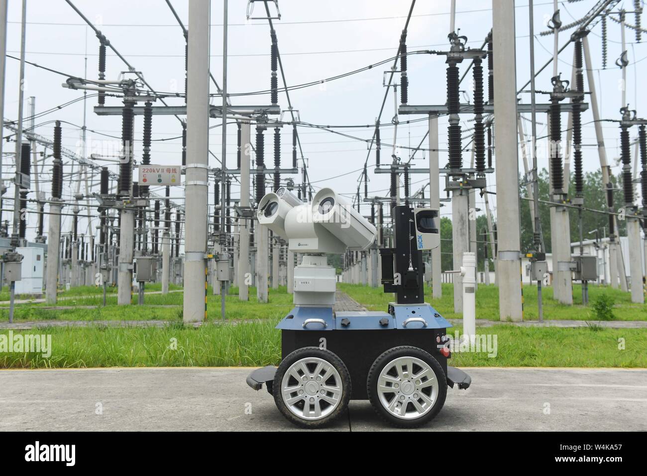 July 24, 2019 - Anhui, Anhui, China - An intelligent inspection robot ...