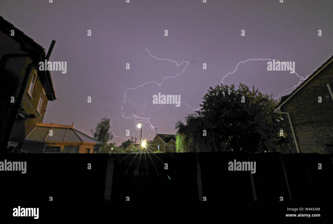 Lightning houses hi-res stock photography and images - Alamy