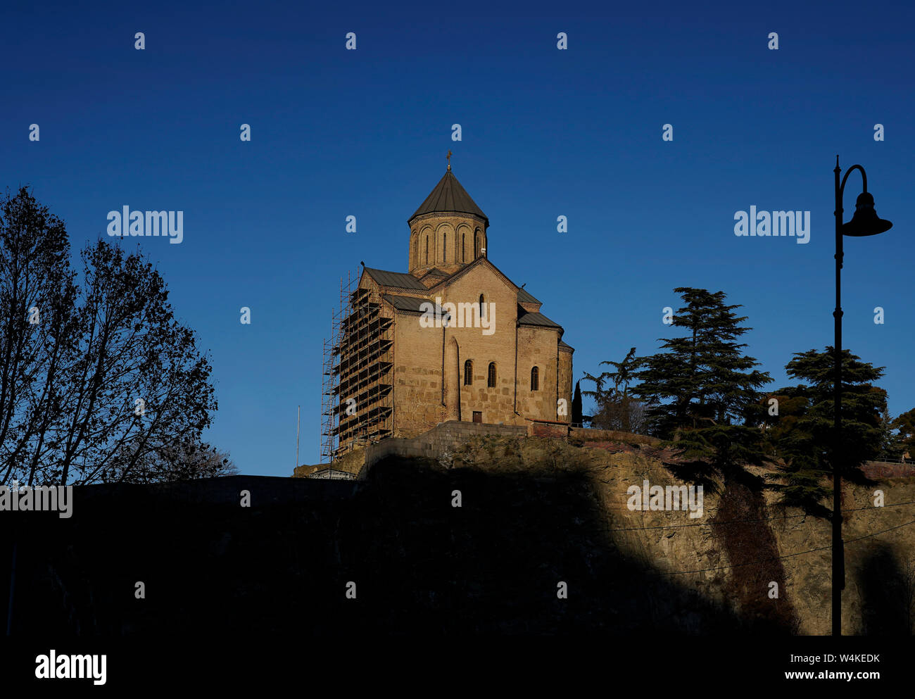 The Metekhi Church of Assumption in the historic neighborhood Metekhi ...